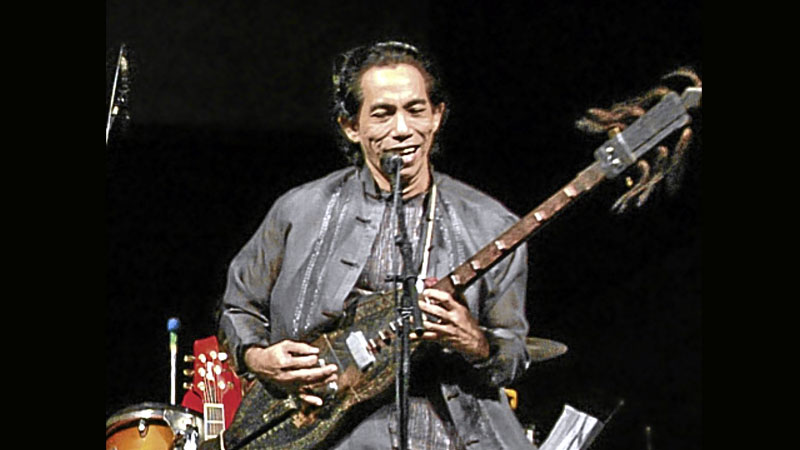 Joey jumps, remembers better days | Inquirer Entertainment