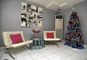 Two Christmas trees for Ruel Bayani | Inquirer Entertainment