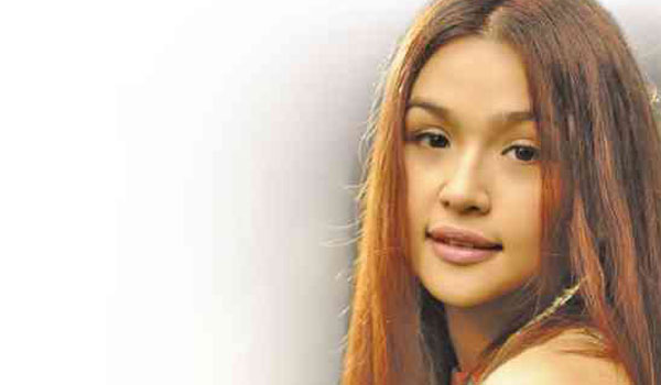 Zia doesn’t have mom’s range, but has her own voice | Inquirer ...