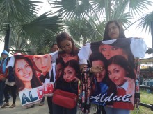 LOOK: AlDub fans arrive at Philippine Arena; vendors sell shirts, paper ...