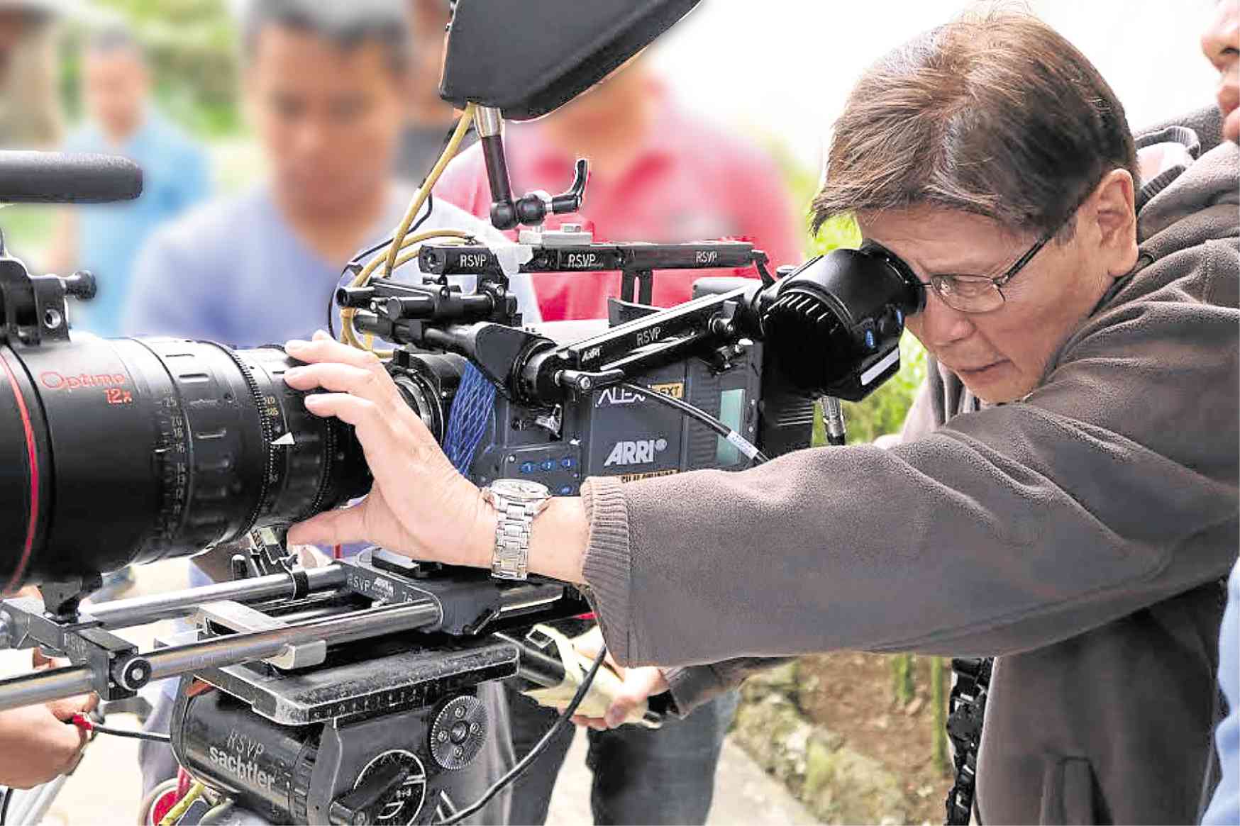 Mike de Leon weighs in on MMFF brouhaha | Inquirer Entertainment