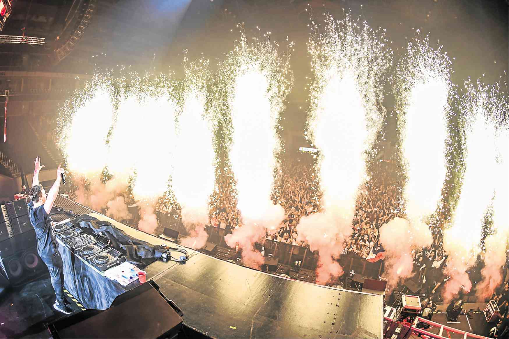 Why Zedd and Hardwell love coming to Manila | Inquirer Entertainment