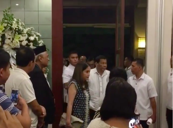 WATCH: Duterte attends wake of Aga Muhlach's dad Cheng | Inquirer ...