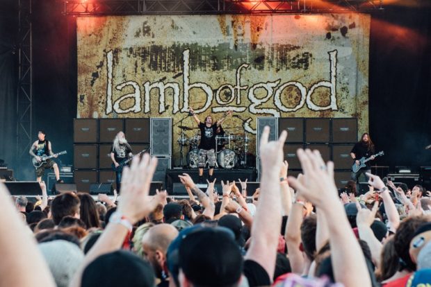 Sign language interpreter steals show at heavy metal concert | Inquirer ...