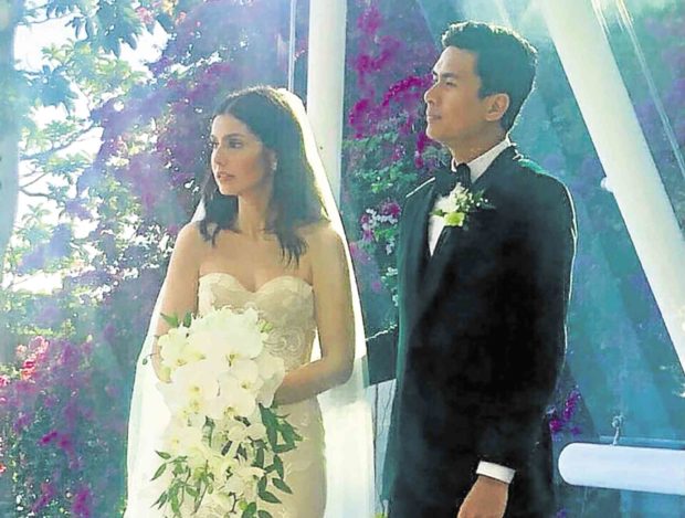 One hand, one heart | Inquirer Entertainment
