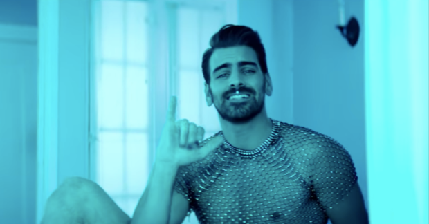 WATCH: Deaf model Nyle DiMarco re-creates Ariana Grande video with sign ...