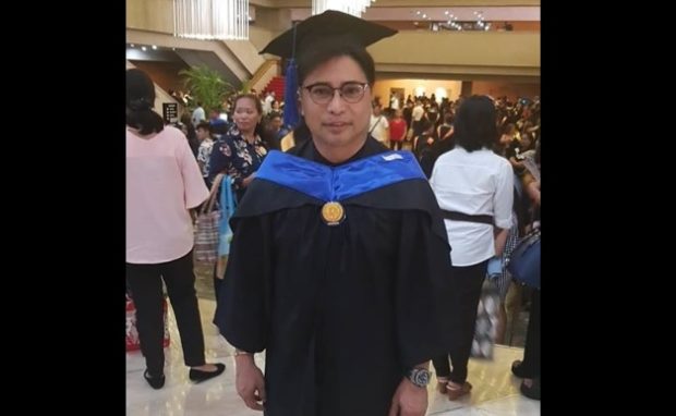 Arnell Ignacio graduates from college at 55 | Inquirer Entertainment