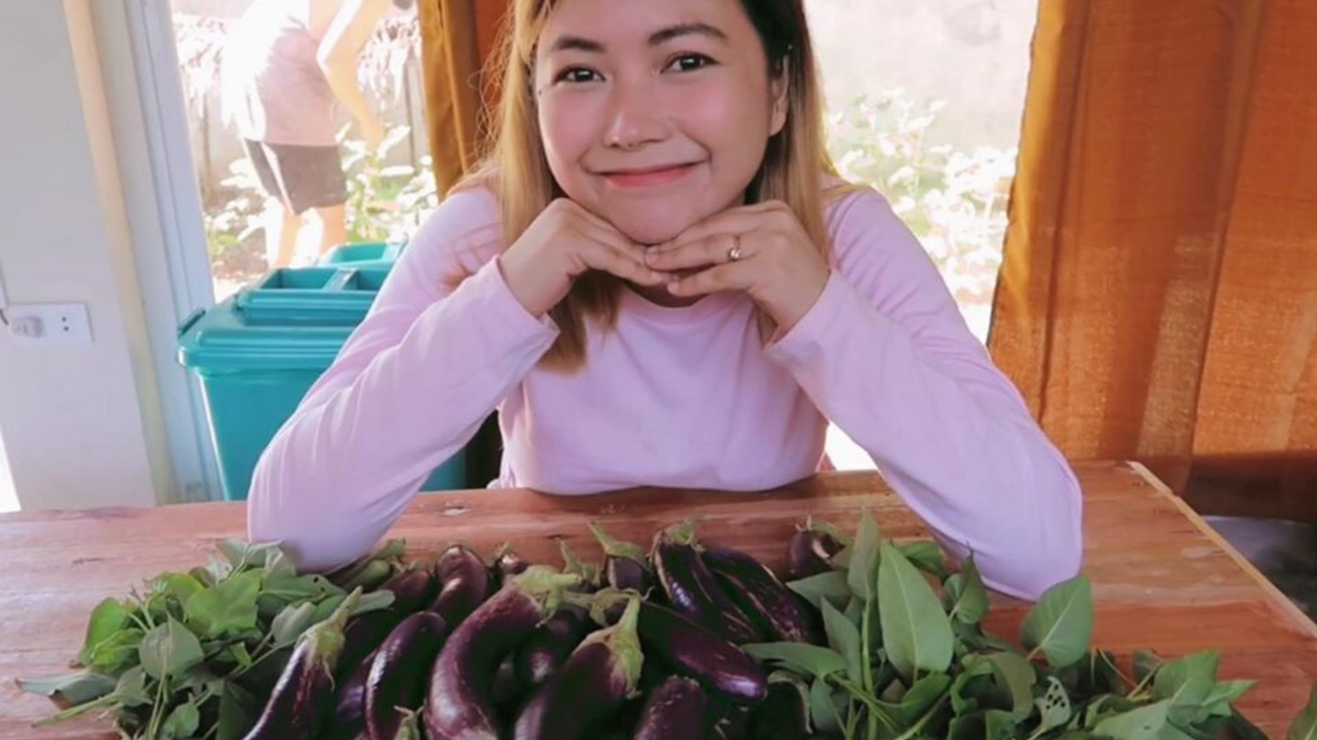 WATCH: Yeng Constantino harvests own vegetables during quarantine ...