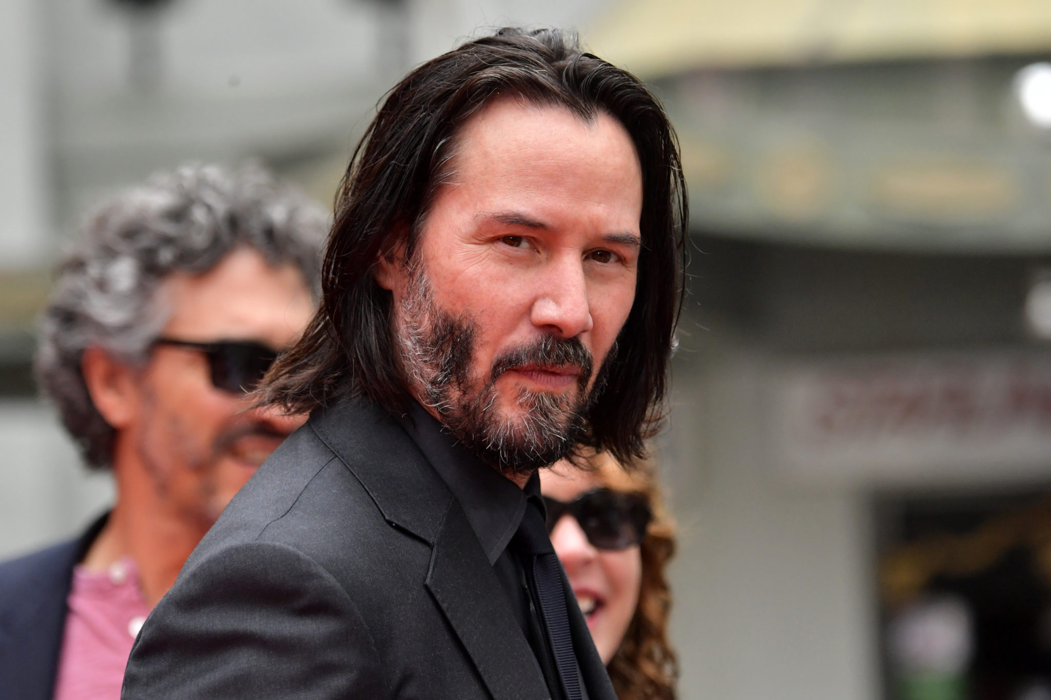 Keanu Reeves offers online date for cancer charity fundraiser ...