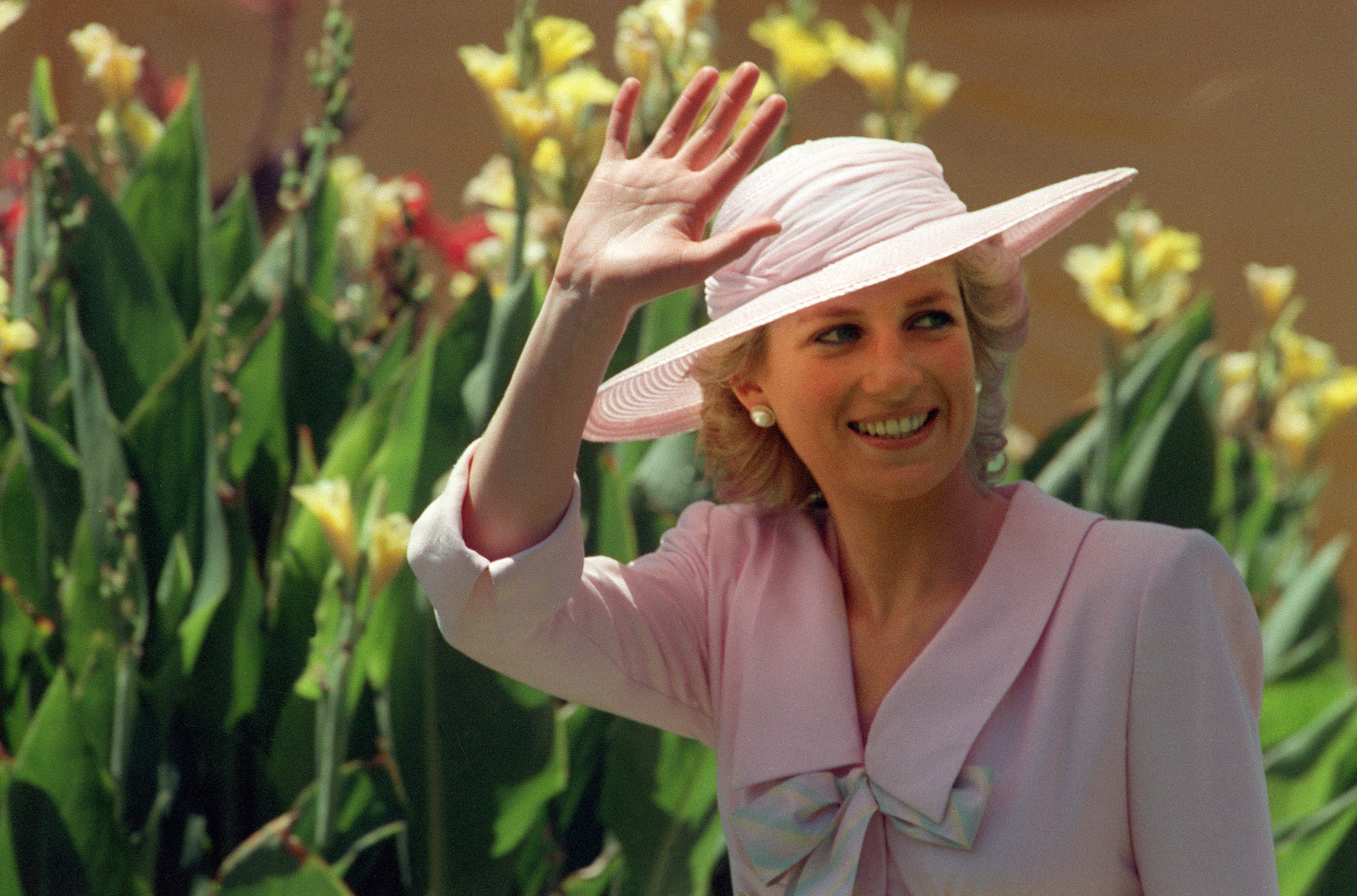 Princess Diana makes dramatic debut in 'The Crown' | Inquirer Entertainment