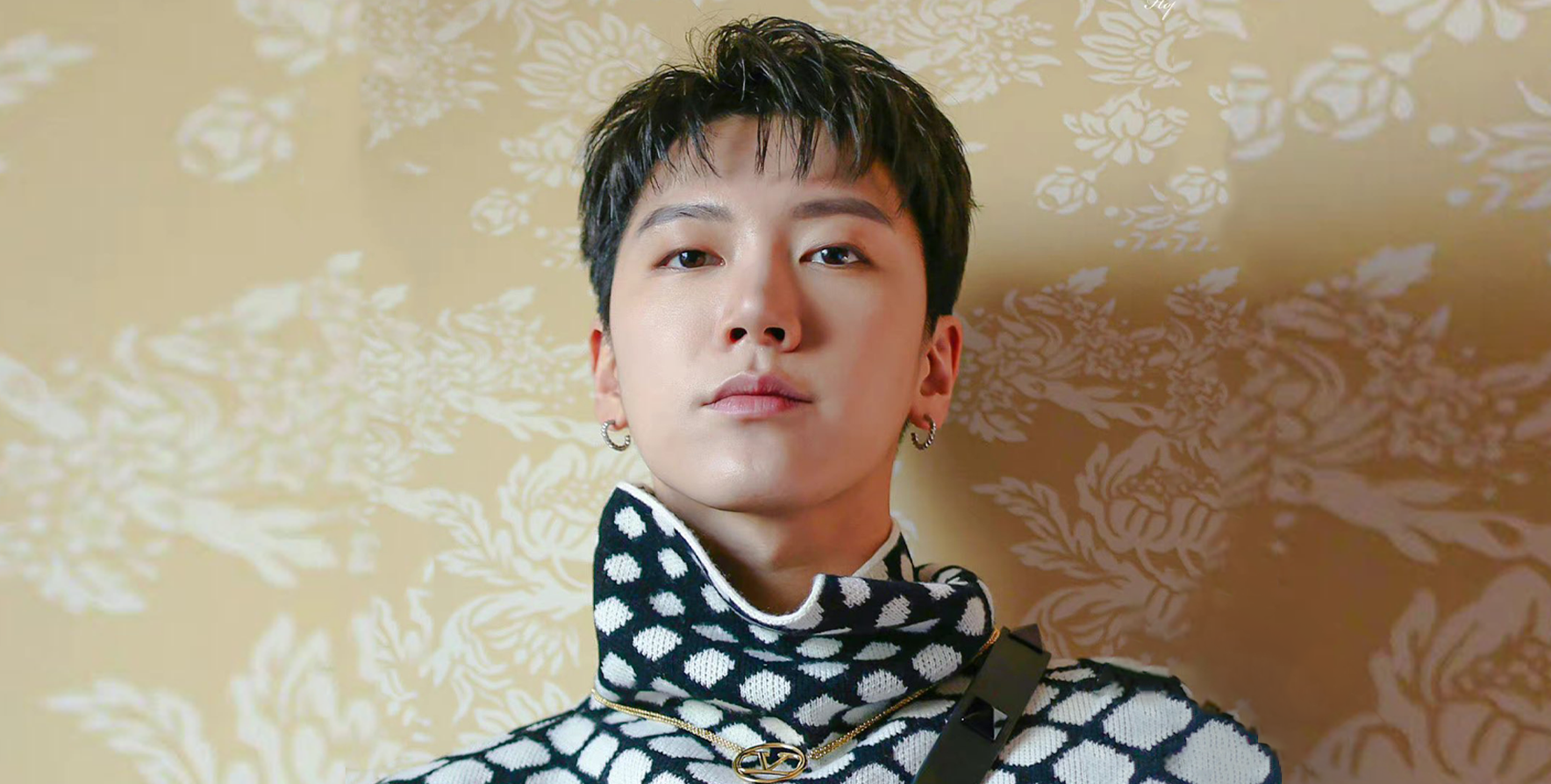 LOOK: Ten Lee arrives at Valentino × Wonderland art exhibit in Beijing ...