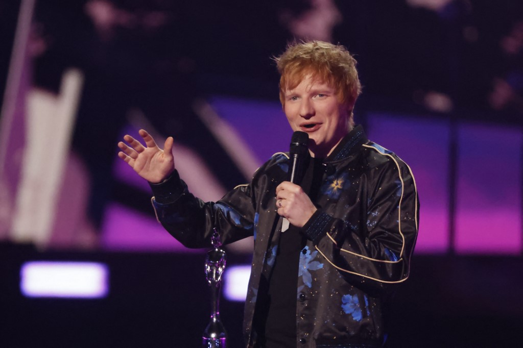 Ed Sheeran takes top billing for end of queen's jubilee celebrations ...