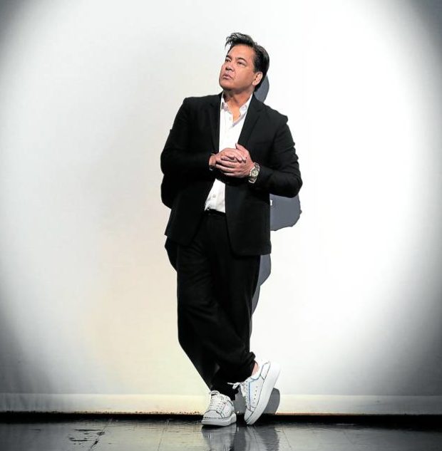 Martin dedicates 40th anniversary concert ‘M4D’ to one person ...