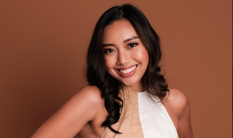 This strong Filipina influencer reminds to love yourself even more in 2023