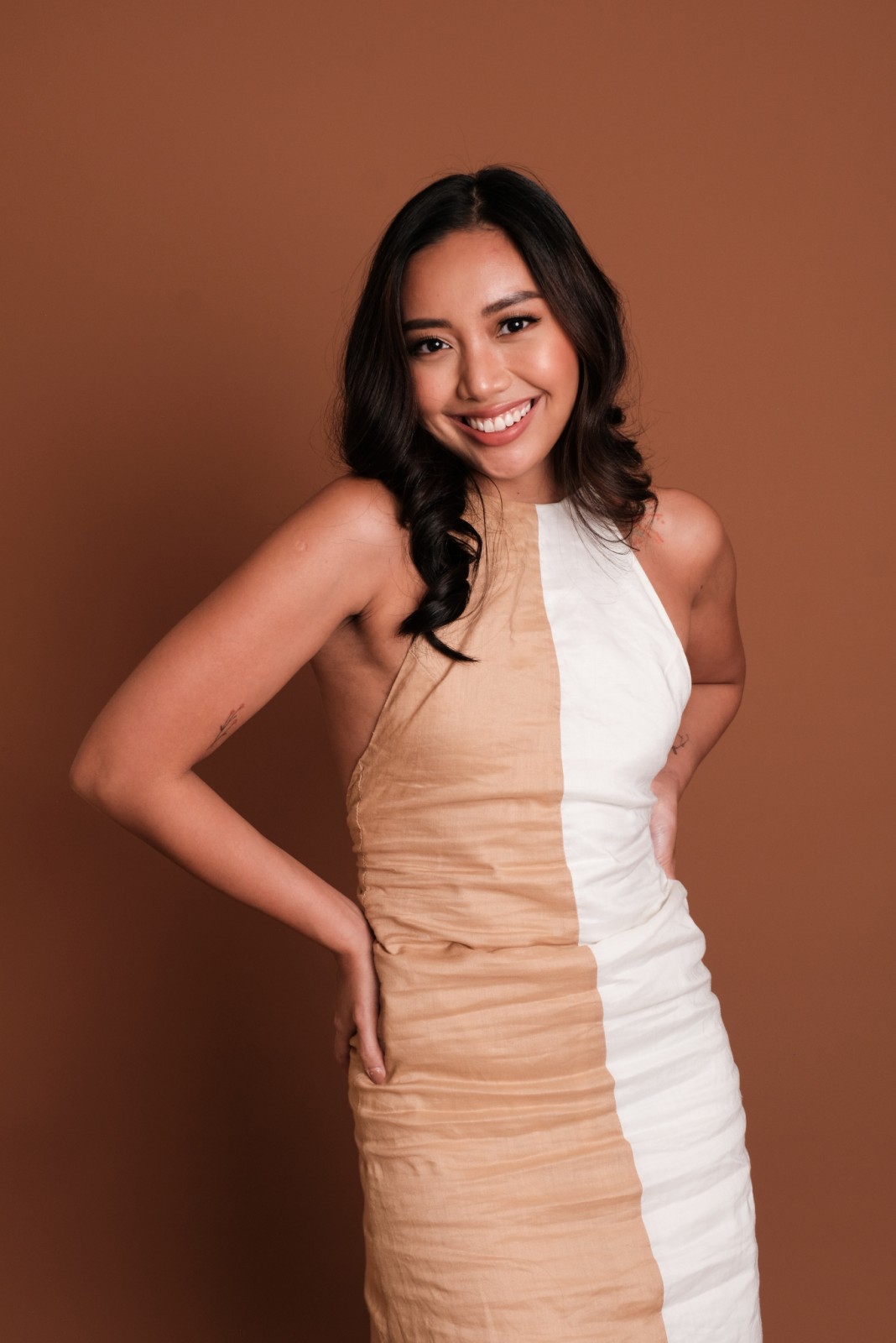 This strong Filipina influencer reminds to love yourself even more in 2023