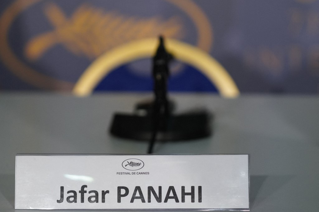 Jailed Iran filmmaker Jafar Panahi on hunger strike to last until ...