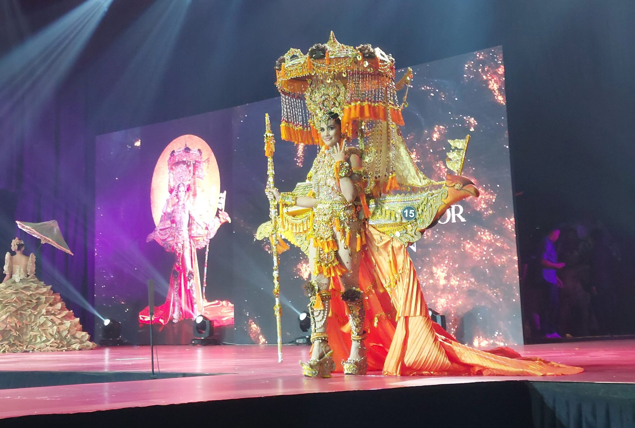 Outrageous, outlandish, ostentatious display of artistry at the Bb ...