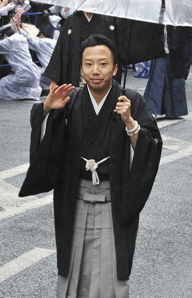 Japan kabuki star Ennosuke Ichikawa arrested over mother's suicide ...