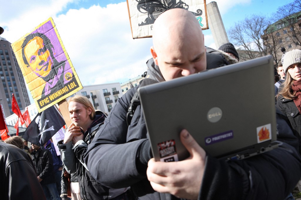 Entertainment industry struggles with 215 billion piracy site visits ...