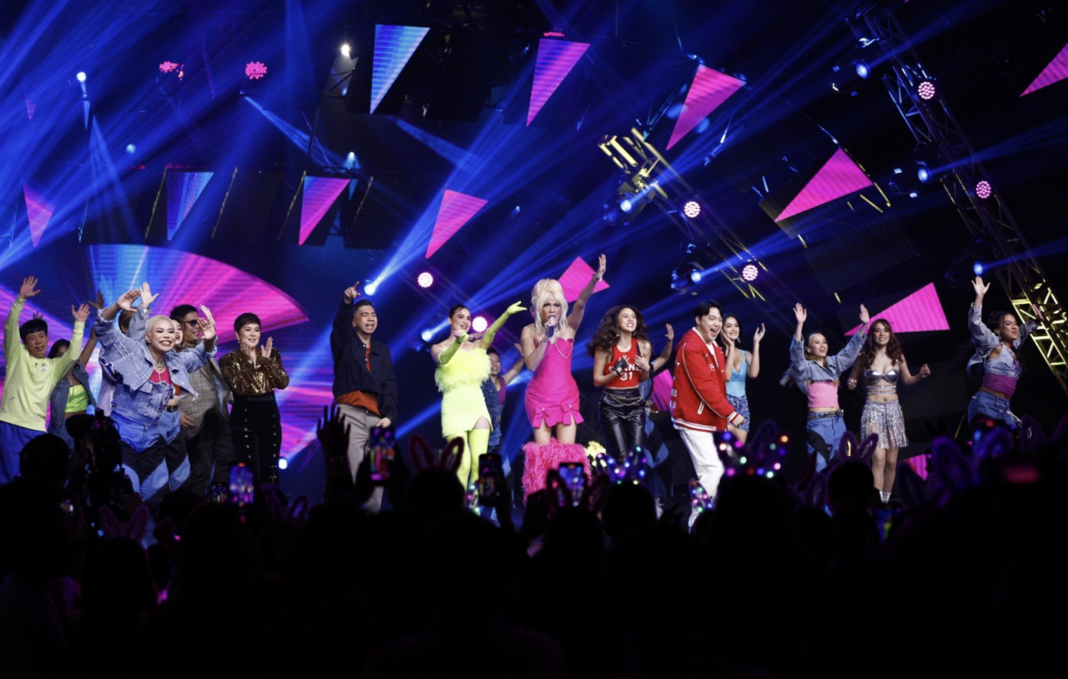 IN THE SPOTLIGHT: TV crossovers of ABS-CBN, GMA stars | Inquirer ...