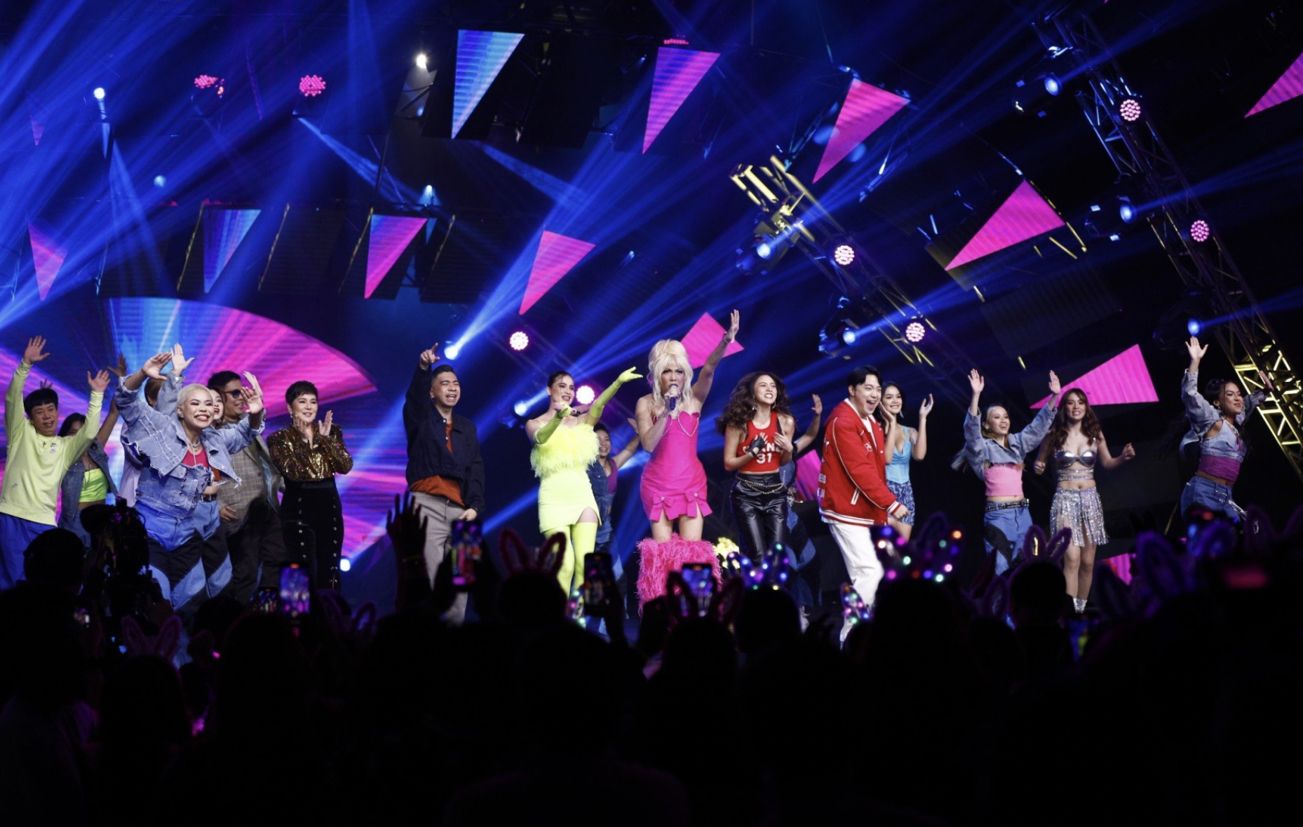 GMA, ABS-CBN stars unite in 'It's Showtime' pilot episode on GTV ...