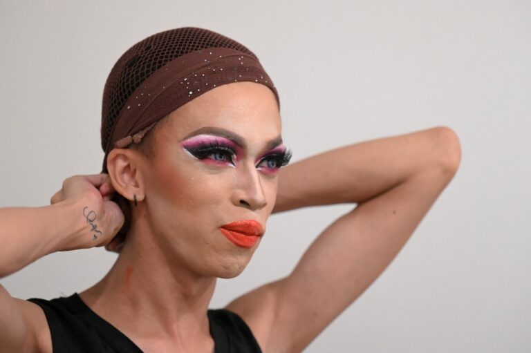 Philippine 'Swifties' flock to Taylor Sheesh show: the closest they ...