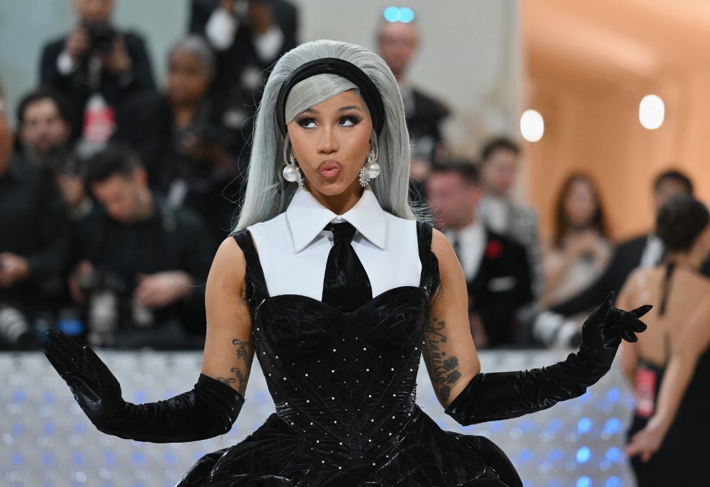 Cardi B not facing criminal charges over microphone-throwing incident ...