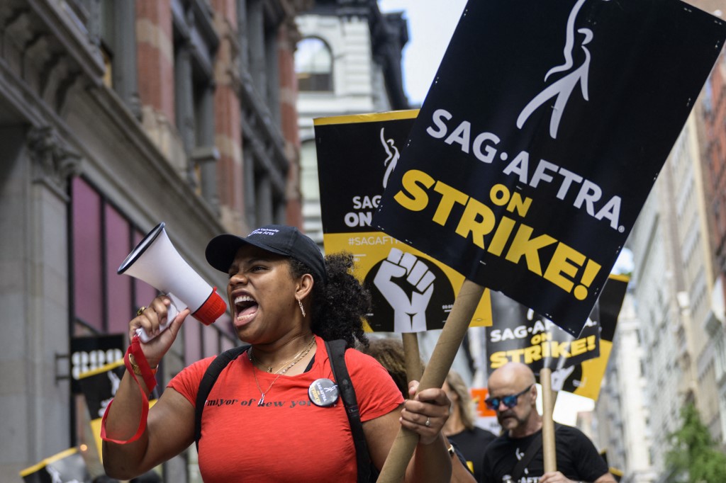 Hollywood A-listers donate millions to aid striking actors | Inquirer ...