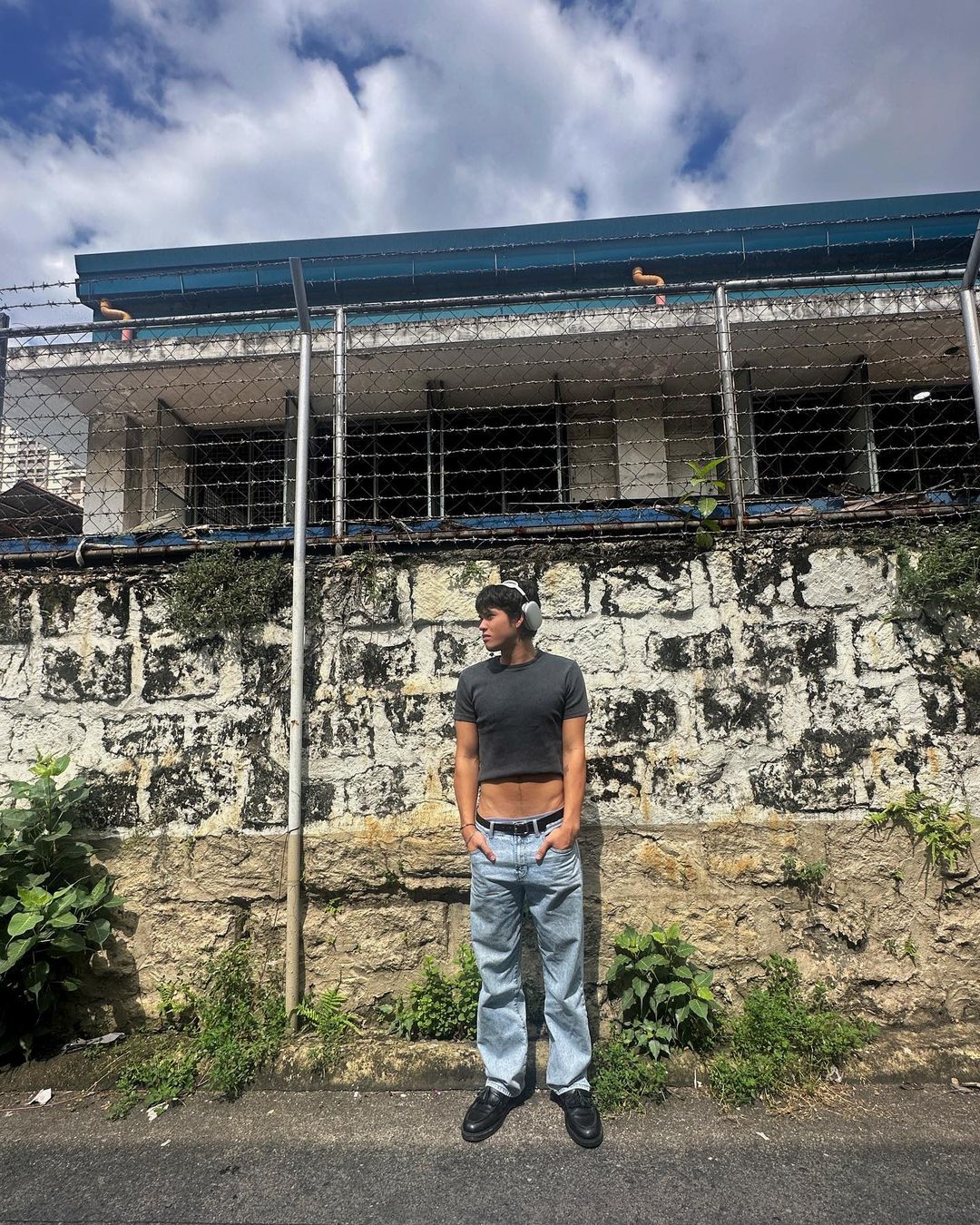 LOOK: Kyle Echarri wows netizens after posing on a crop top