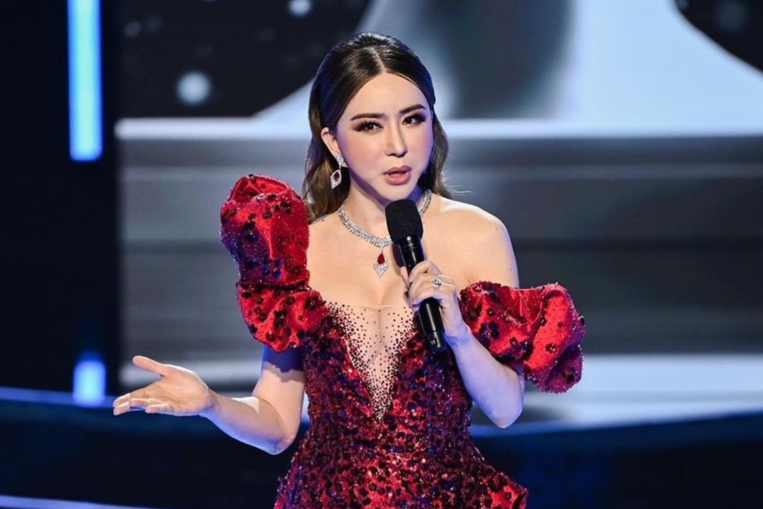 Showbiz Roundup: Miss Universe owner Anne Jakrajutatip’s video