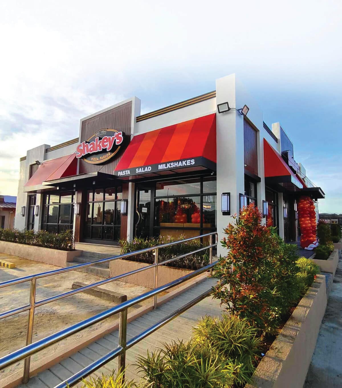 Shakey’s at 50: Fun, family, and pizza from era to era