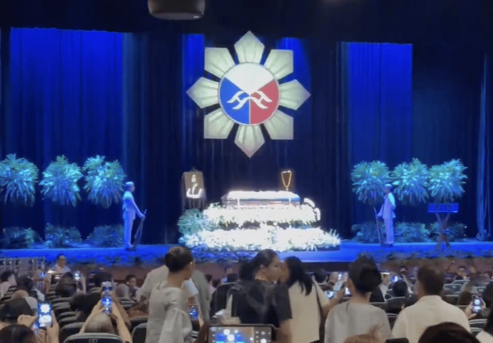 Nora Aunor arrives at MET for state necrological service
