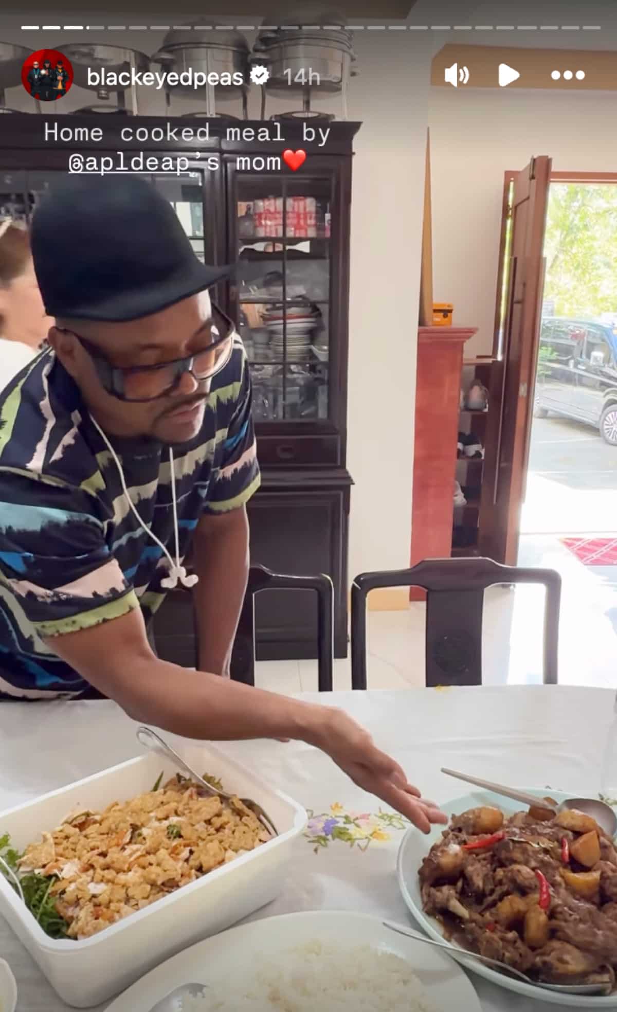 Black Eyed Peas visit Apl.de.ap’s Pampanga hometown