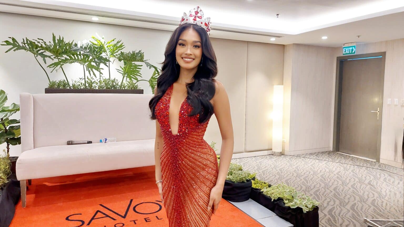 Reina Hispanoamericana Dia Mate flies to India for historic event