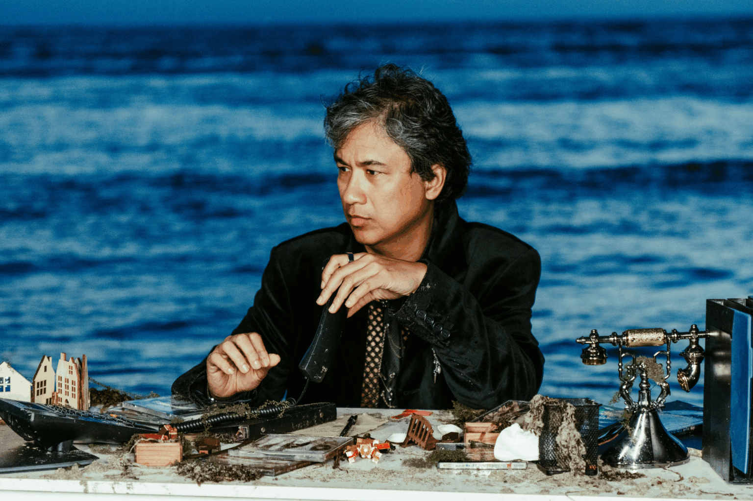 Ely Buendia showcases his acting in ‘Kandarapa’ music video