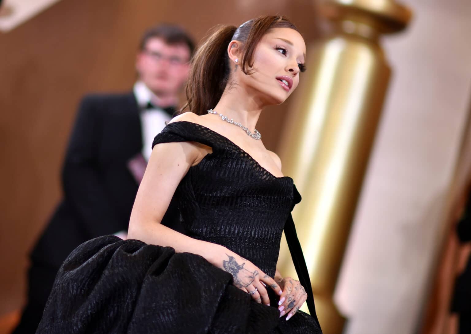 Celebs embrace black, classic glamor on Golden Globes red carpet