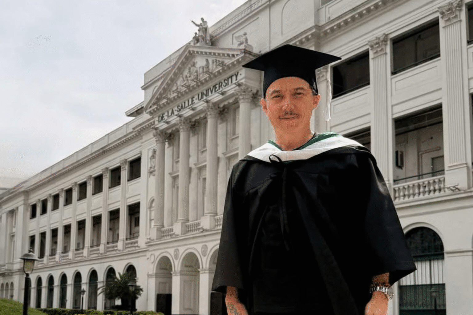 Epy Quizon fulfills longtime promise as he graduates from DLSU